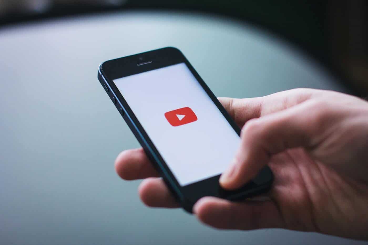Smart Ways to Use YouTube Vlogs for Business - 2025